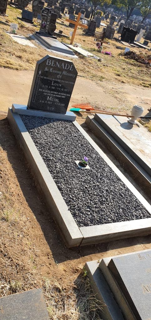 Cleaning graves ‘the best job ever’ - Moneyweb