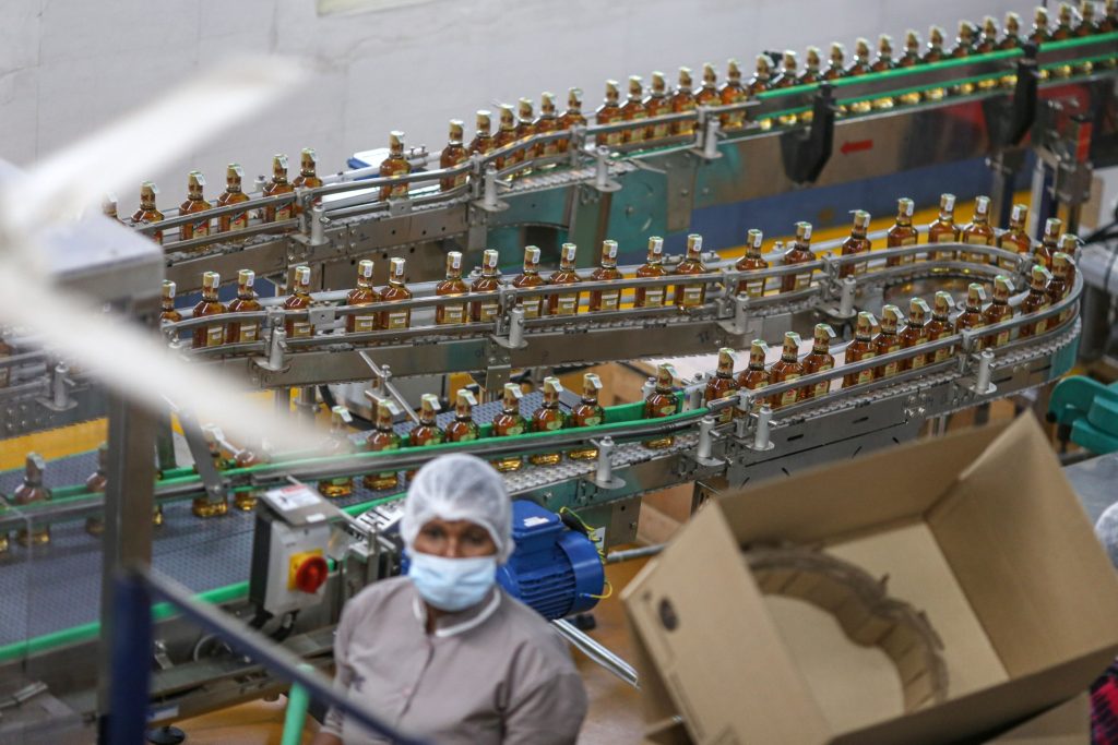 Fabrieke verloor stroom - Moneyweb