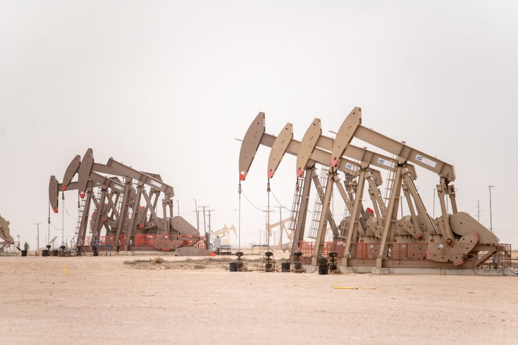 Oil suffers steep weekly decline as Fed flags further tightening - Moneyweb