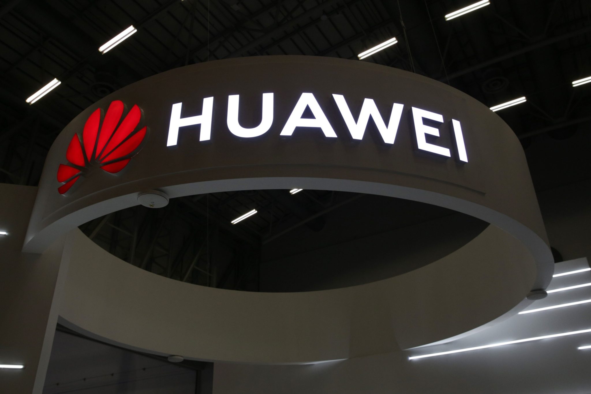 China vows ‘forceful measures’ after Taiwan’s Huawei export curb - Moneyweb