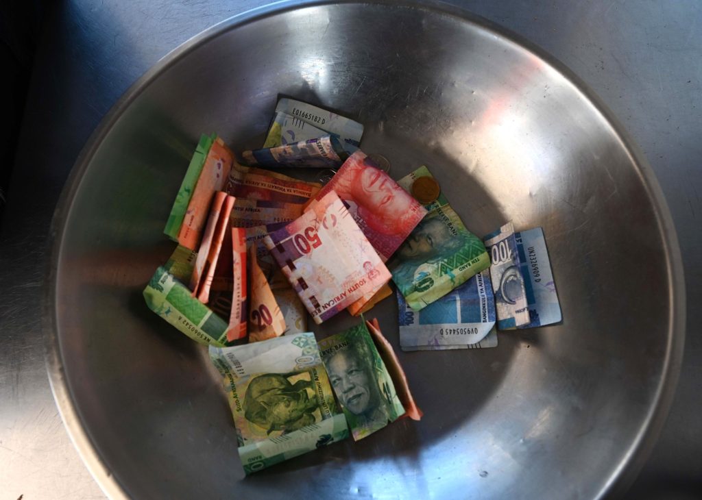 Rand flat on Monday - Moneyweb