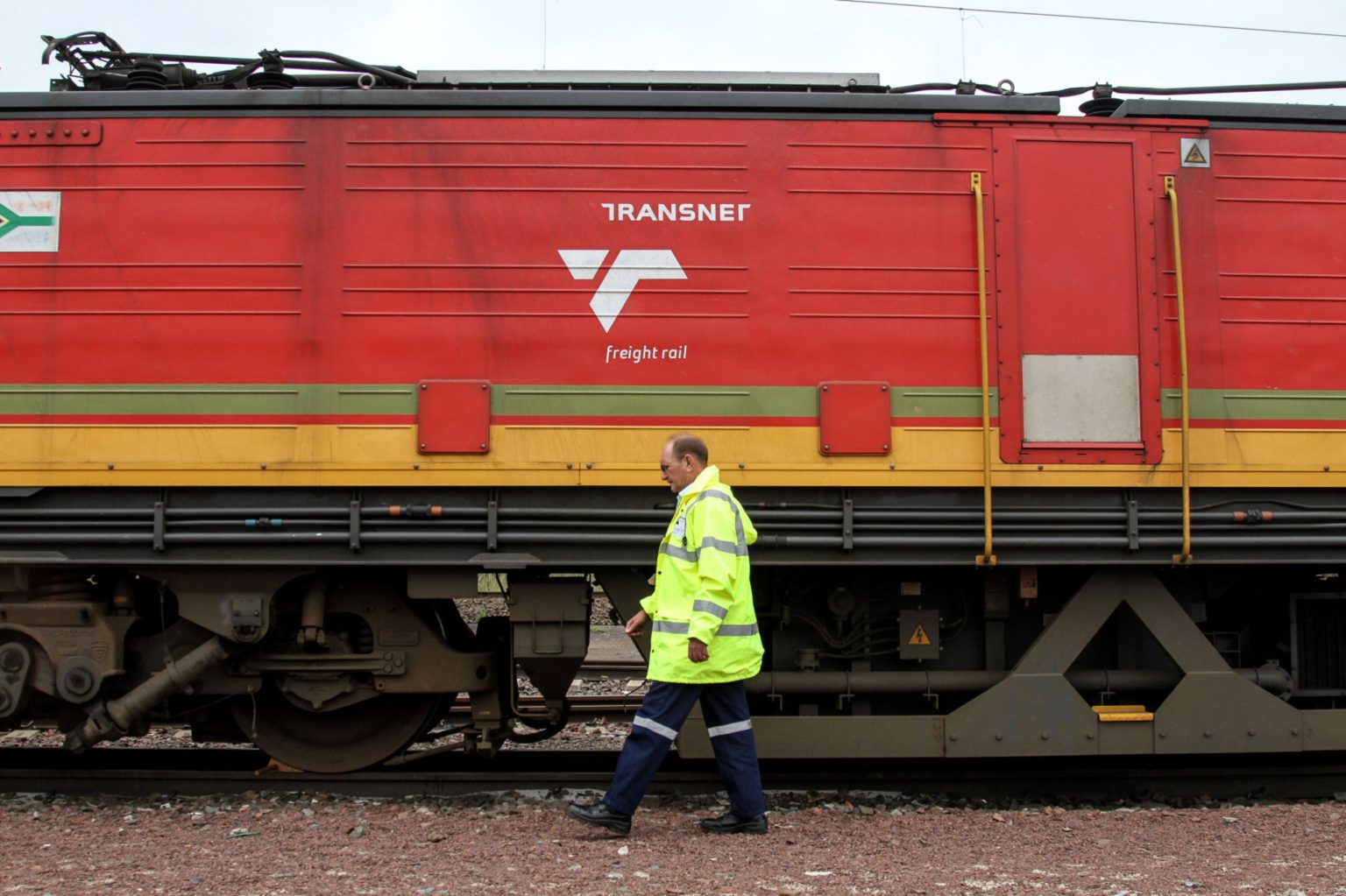 Transnet workers warn of strike as pay talks fail - Moneyweb