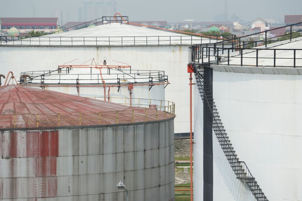 Oil gains ground on outlook for global deficit in final quarter - Moneyweb