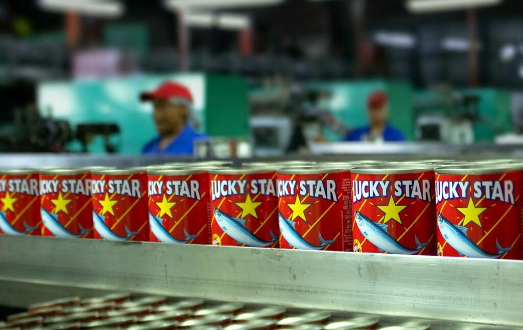 Daar word 650 000 blikkies Lucky Star per dag verkoop - Moneyweb