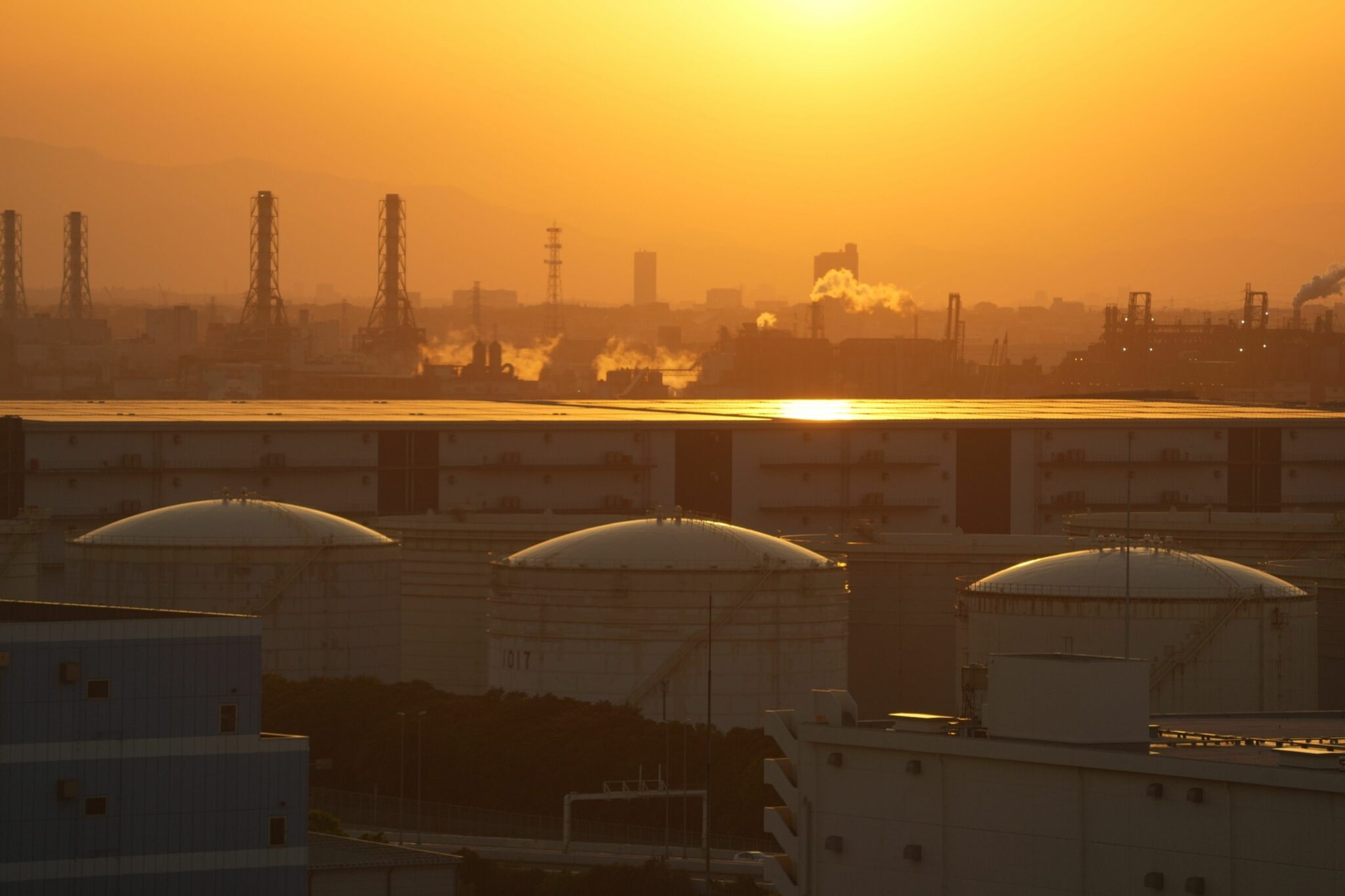 Oil climbs on falling US stockpiles and Houthis’ Red Sea barrage - Moneyweb