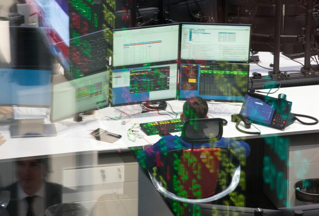 Commodity traders rake in billions - Moneyweb
