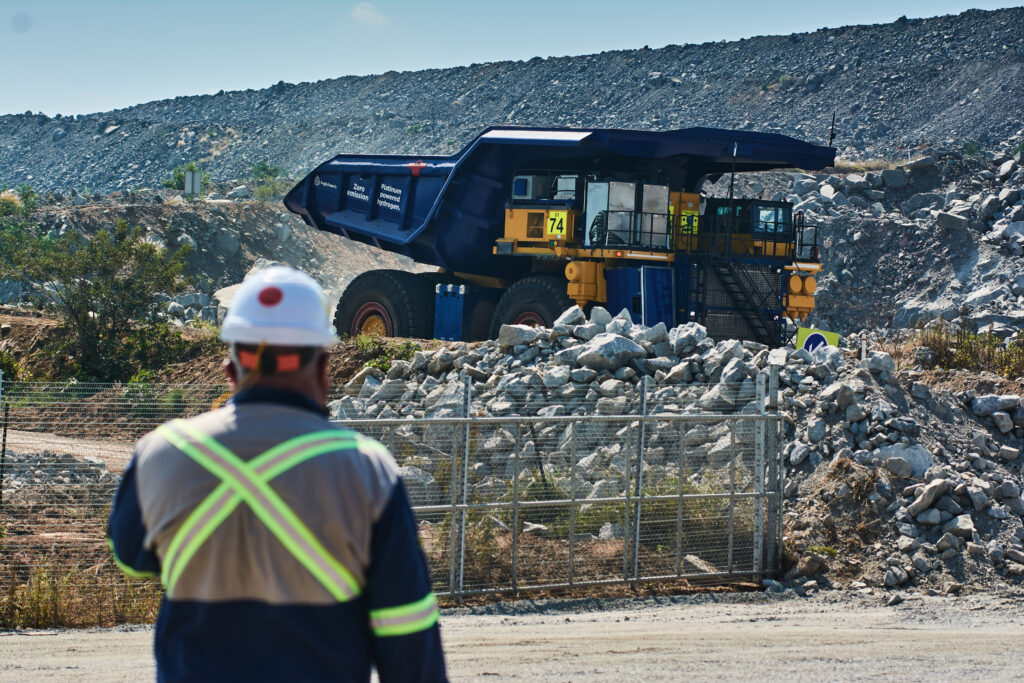 Ambagte bied opsie vir jongmense - Moneyweb