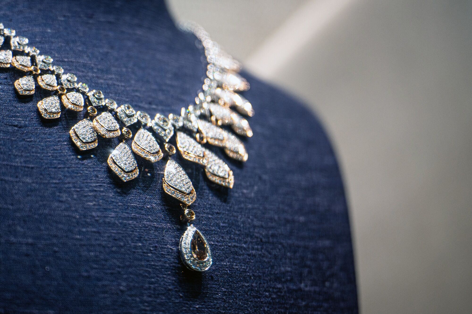 De Beers ditches lab-grown diamonds as it looks beyond Anglo - Moneyweb