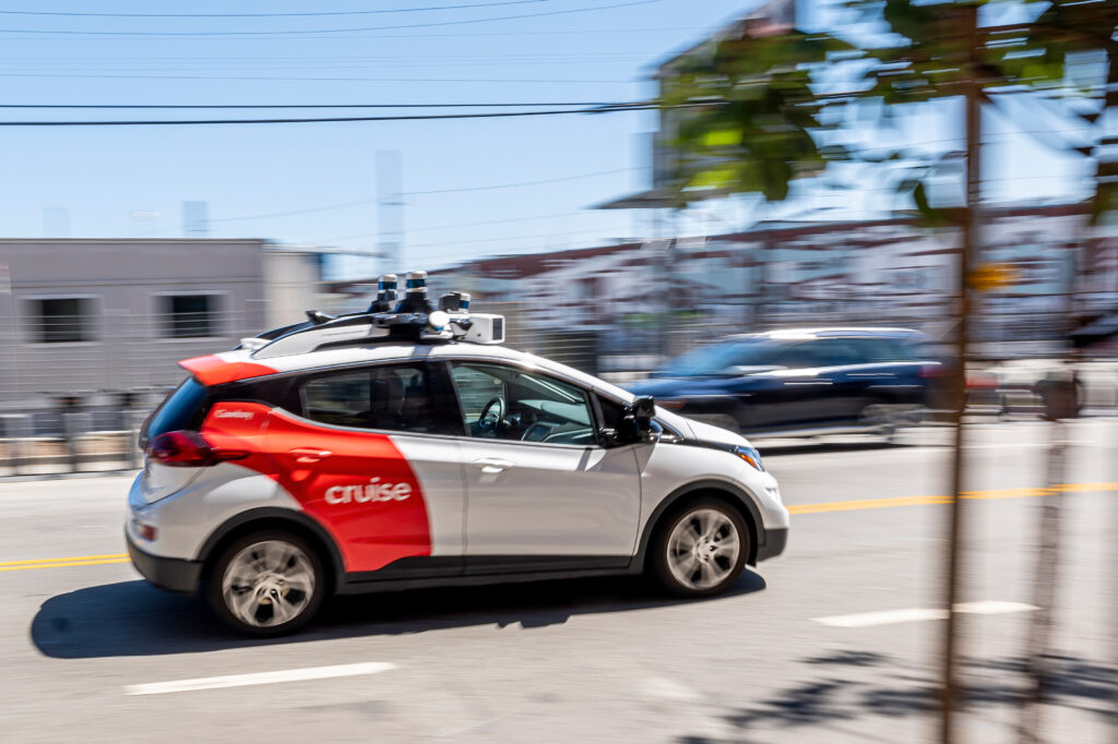 Uber to begin offering self-driving cruise cars; shares fall - Moneyweb