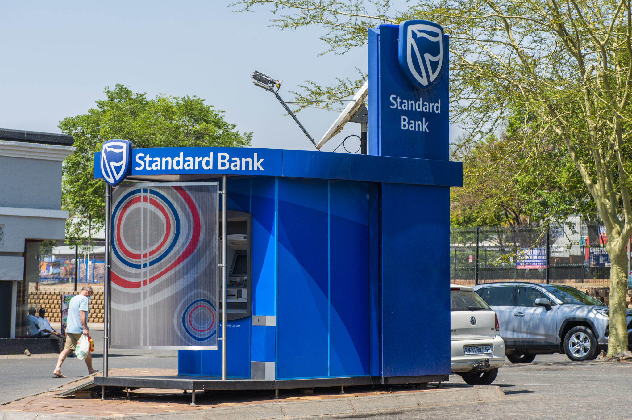 Standard Bank shuffles senior-executive roles - Moneyweb