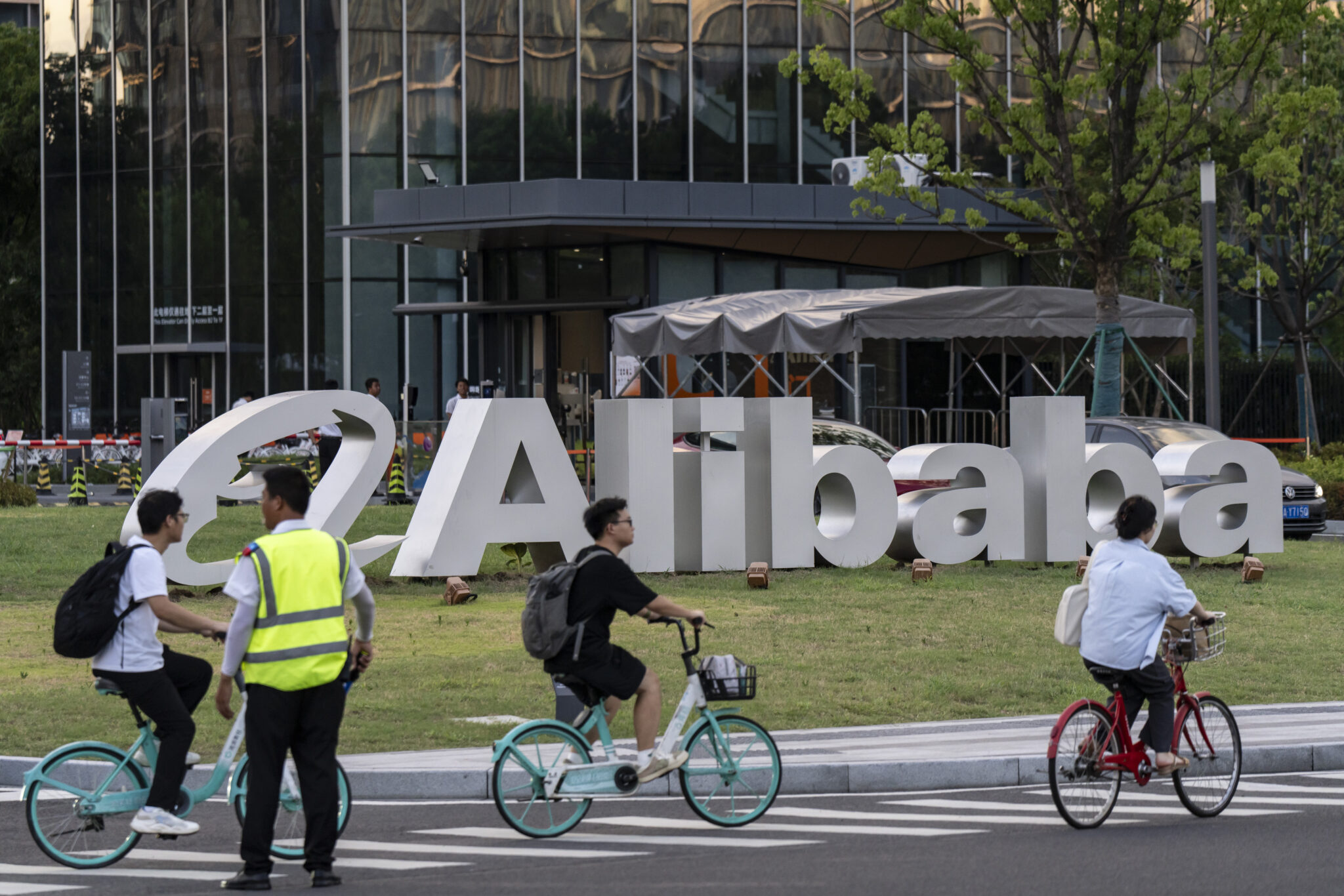 Alibaba, Mastercard to issue credit card for US small businesses - Moneyweb