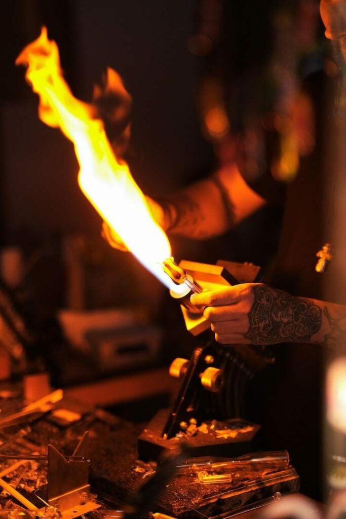 Sculpting light: Discover the art of glass with unique creations and ...