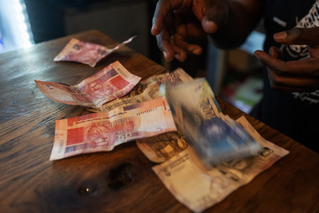 Die rand val sy wind uit - Moneyweb