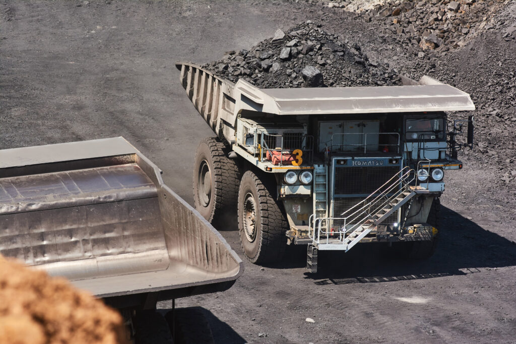 Mynbou-produksie spring skielik - Moneyweb