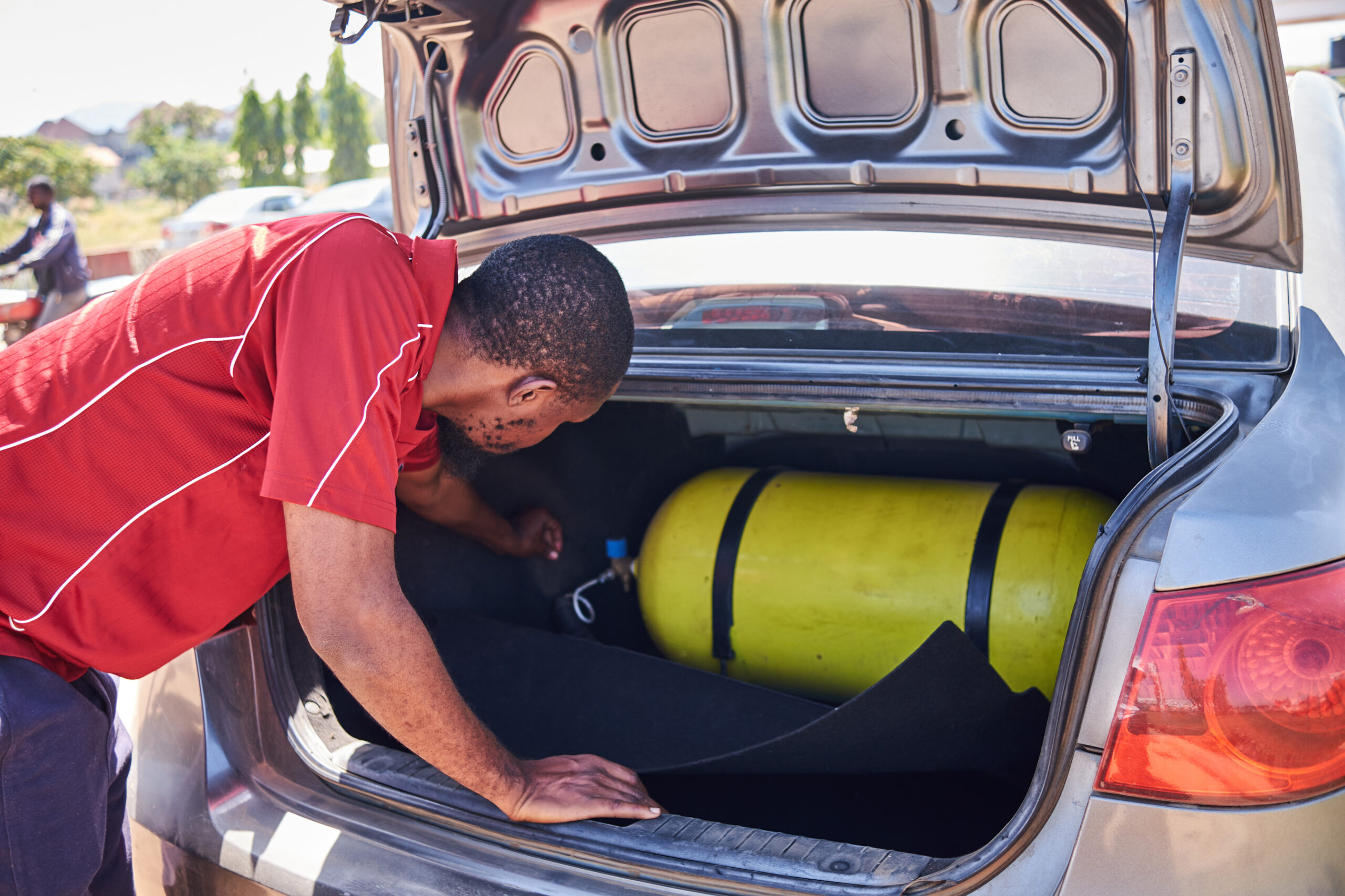 Nigerians are switching cars to compressed natural gas after petrol ...