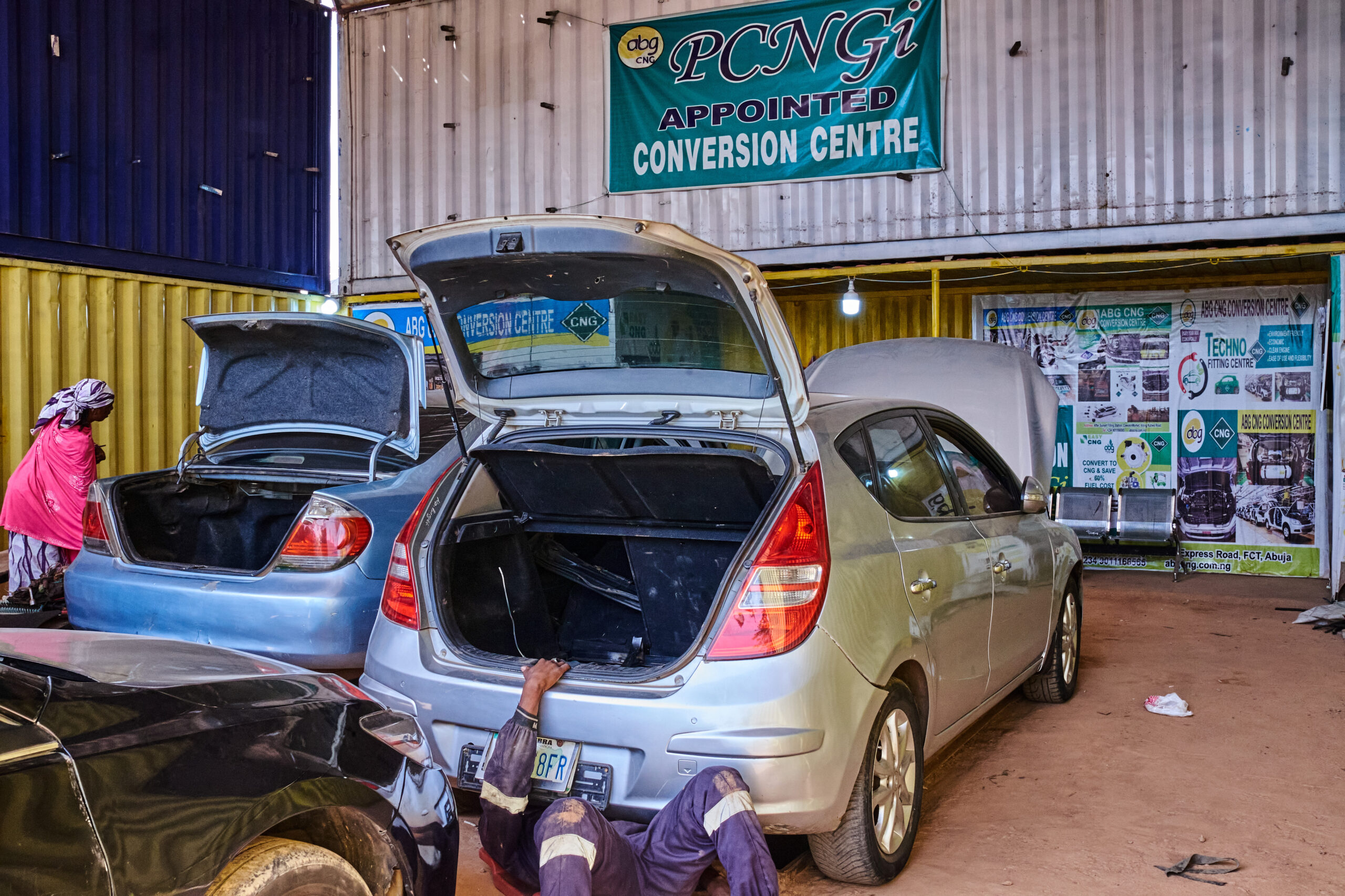 Nigerians are switching cars to compressed natural gas after petrol ...