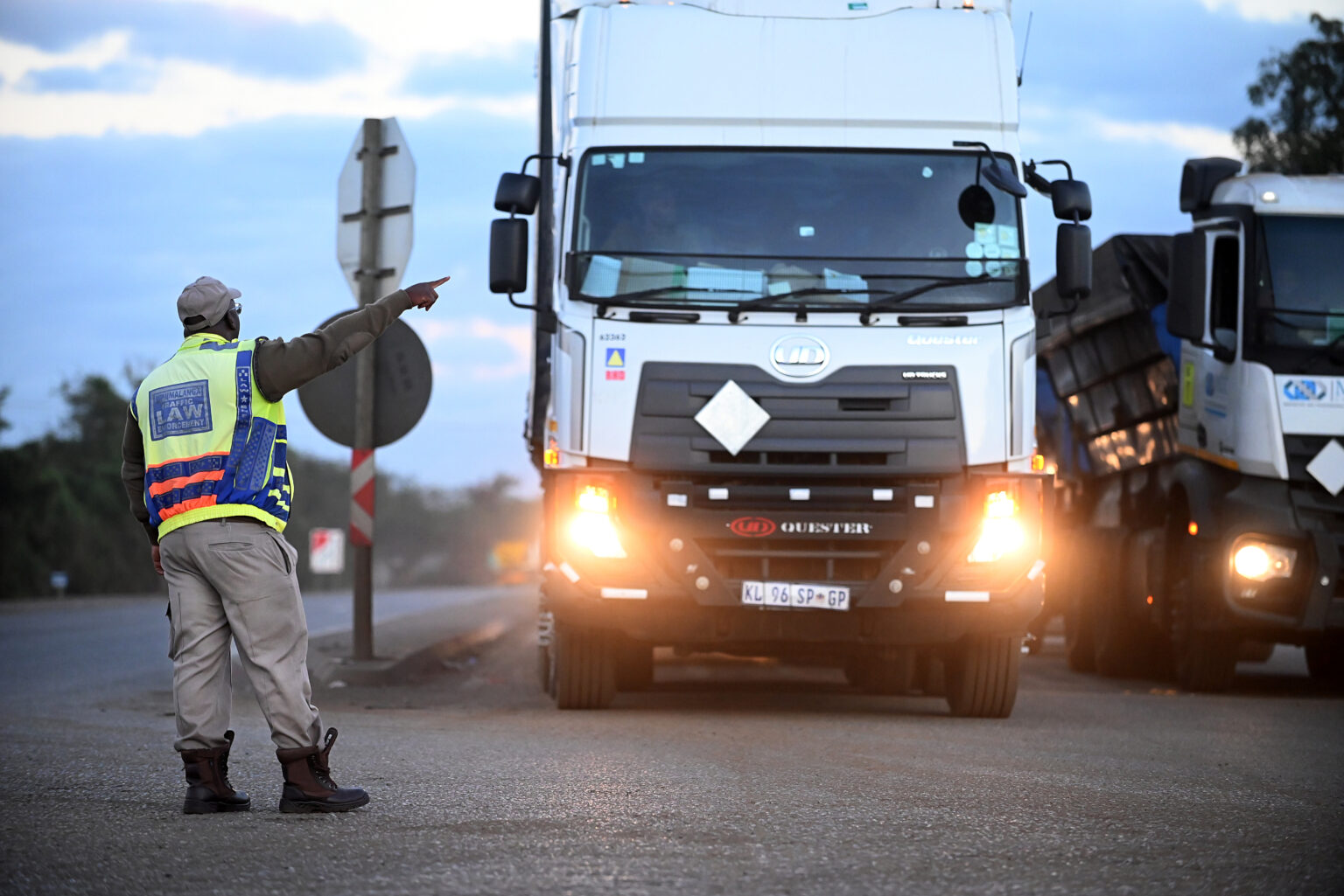 Key SA trade route to Mozambique shut as protests flare - Moneyweb