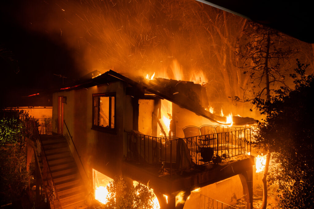 Los Angeles tackles new fire as toll in homes, damage climbs - Moneyweb