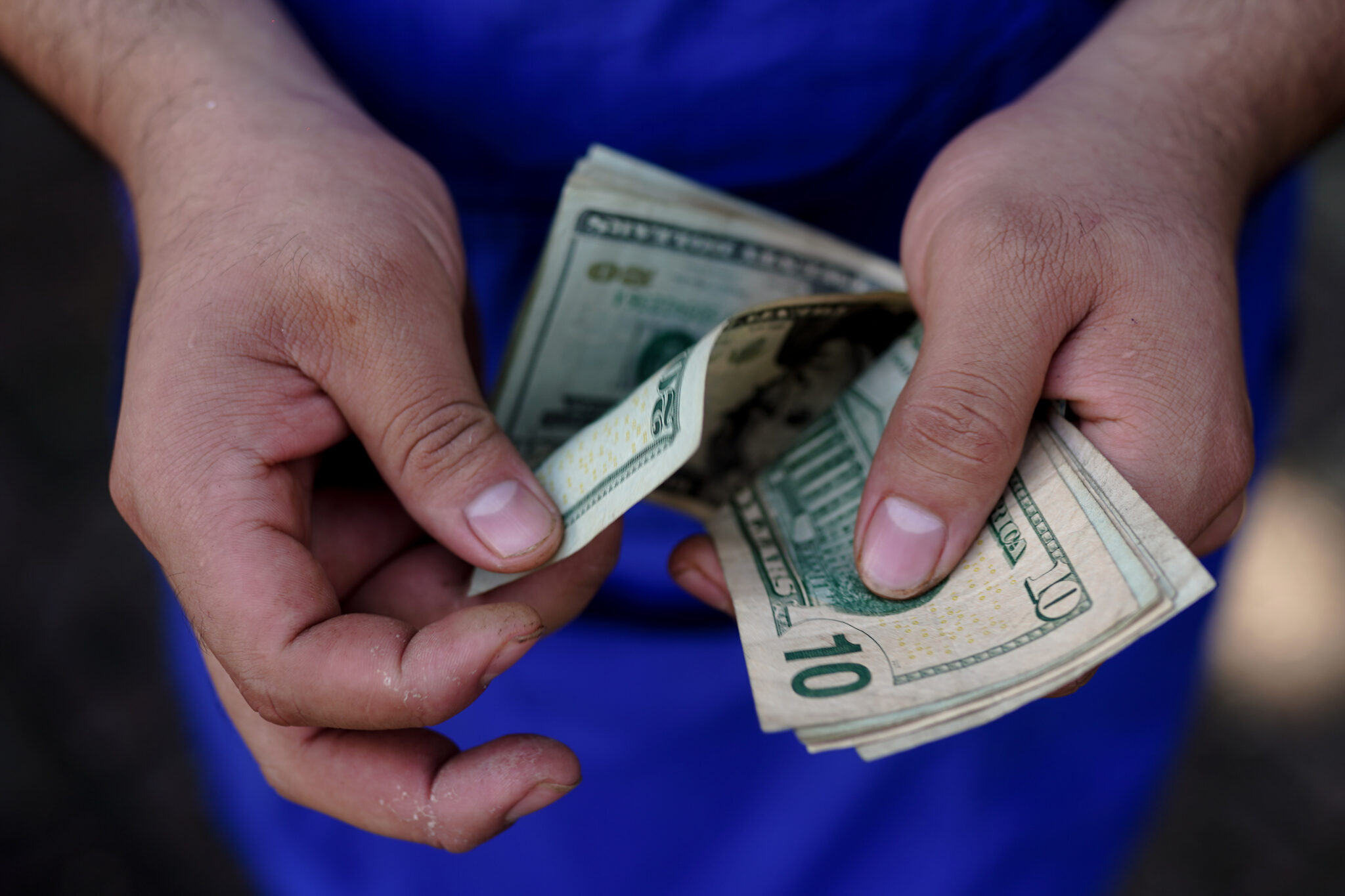 Dollar falls on report Trump team is mulling gradual tariffs - Moneyweb