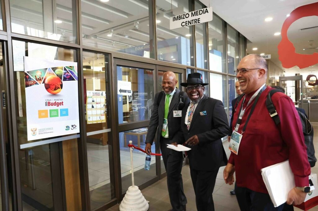 Sars boss wins battle for more money - Moneyweb