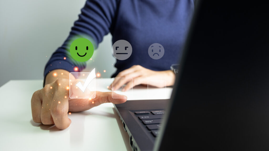 Lewensversekeraars oorweldig in kliënte-ervaring; lojaliteit bly ’n ...