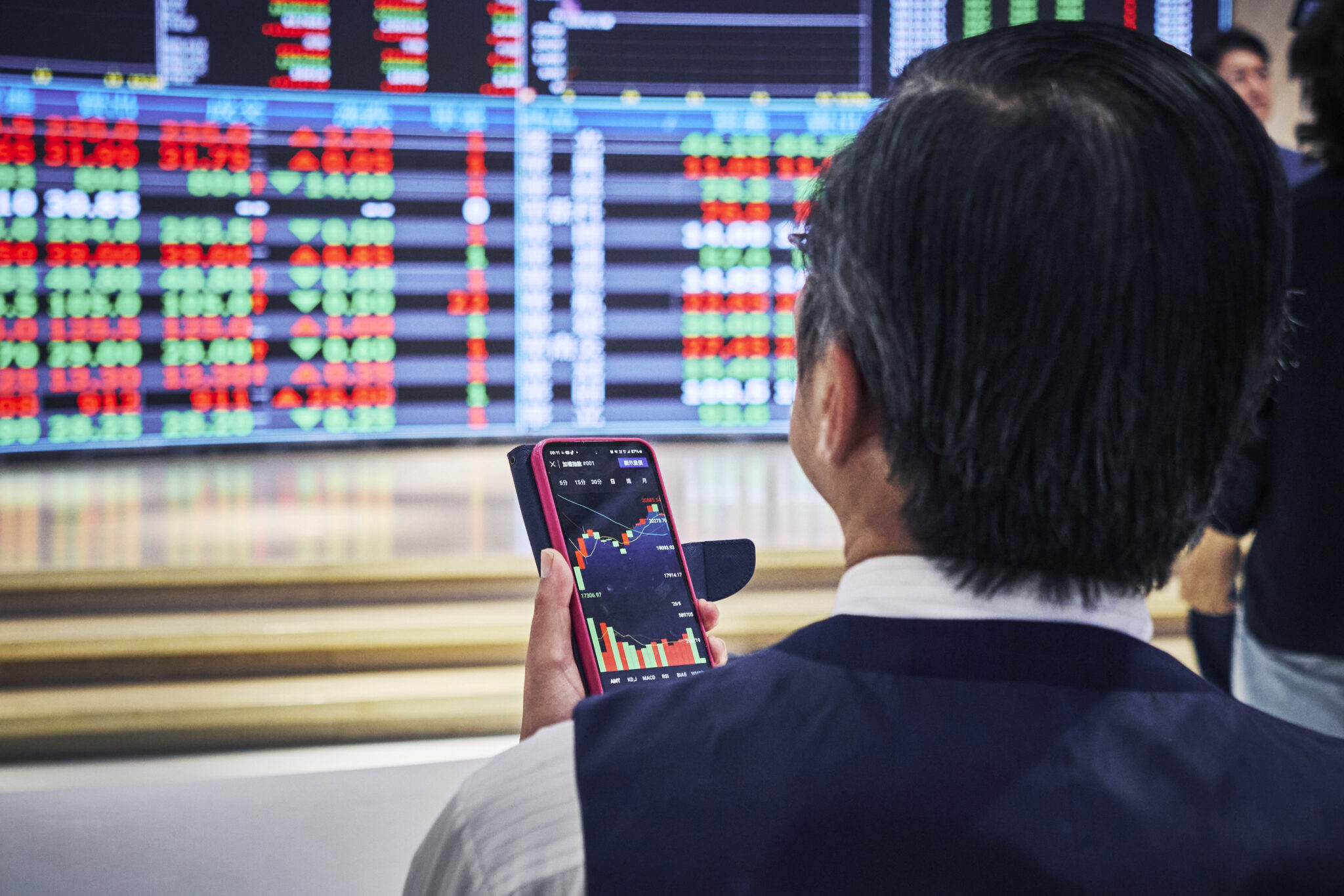 Global stocks near record high sets stage for further gains - Moneyweb