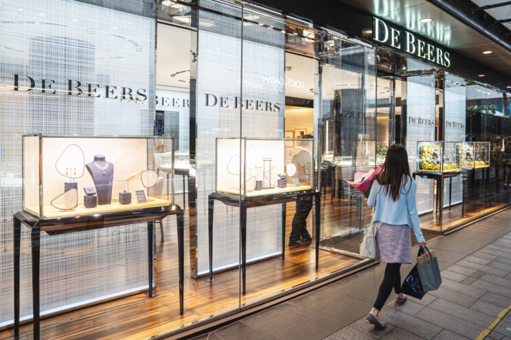 De Beers draws interest from Ex-CEOs as Anglo starts sale - Moneyweb