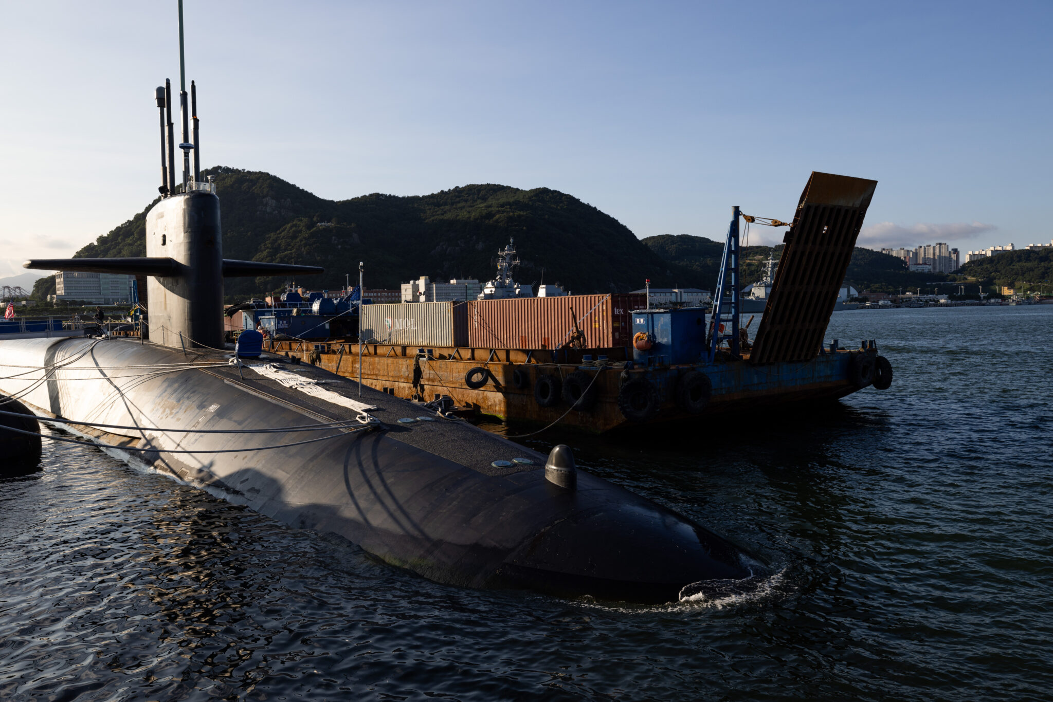 Nuclear-powered cargo ships promise cleaner, faster transport - Moneyweb