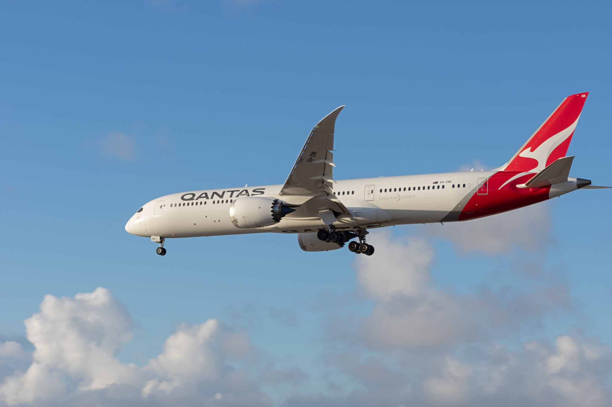 Qantas jet takes 15-hour flight to nowhere due to Mideast crisis - Moneyweb