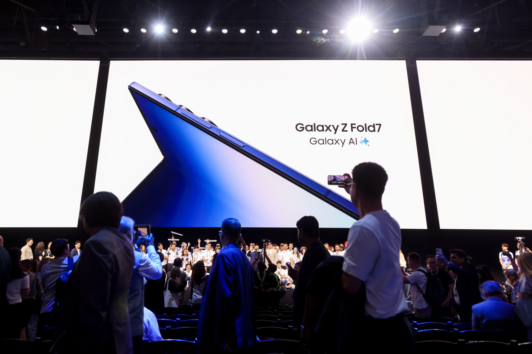 Samsung plans to unveil its first trifold smartphone in 2025 - Moneyweb