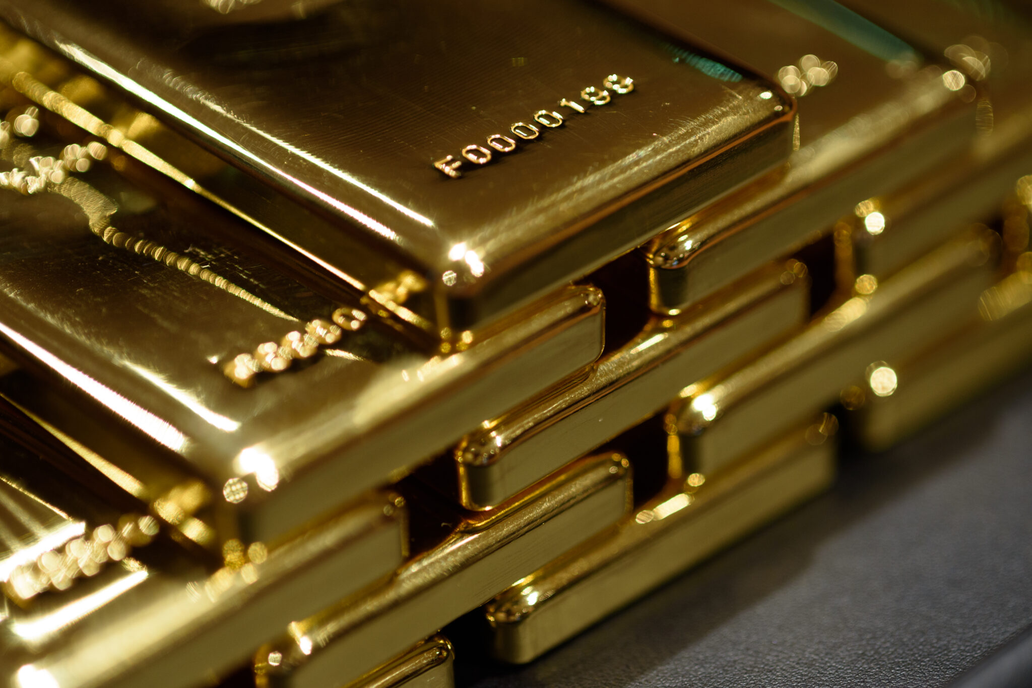 Fidelity says $4 000 gold possible as Fed cuts, dollar drops - Moneyweb