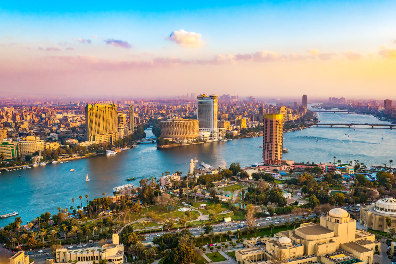 Deadly telecom blaze shuts Cairo stock trading and hits internet - Moneyweb