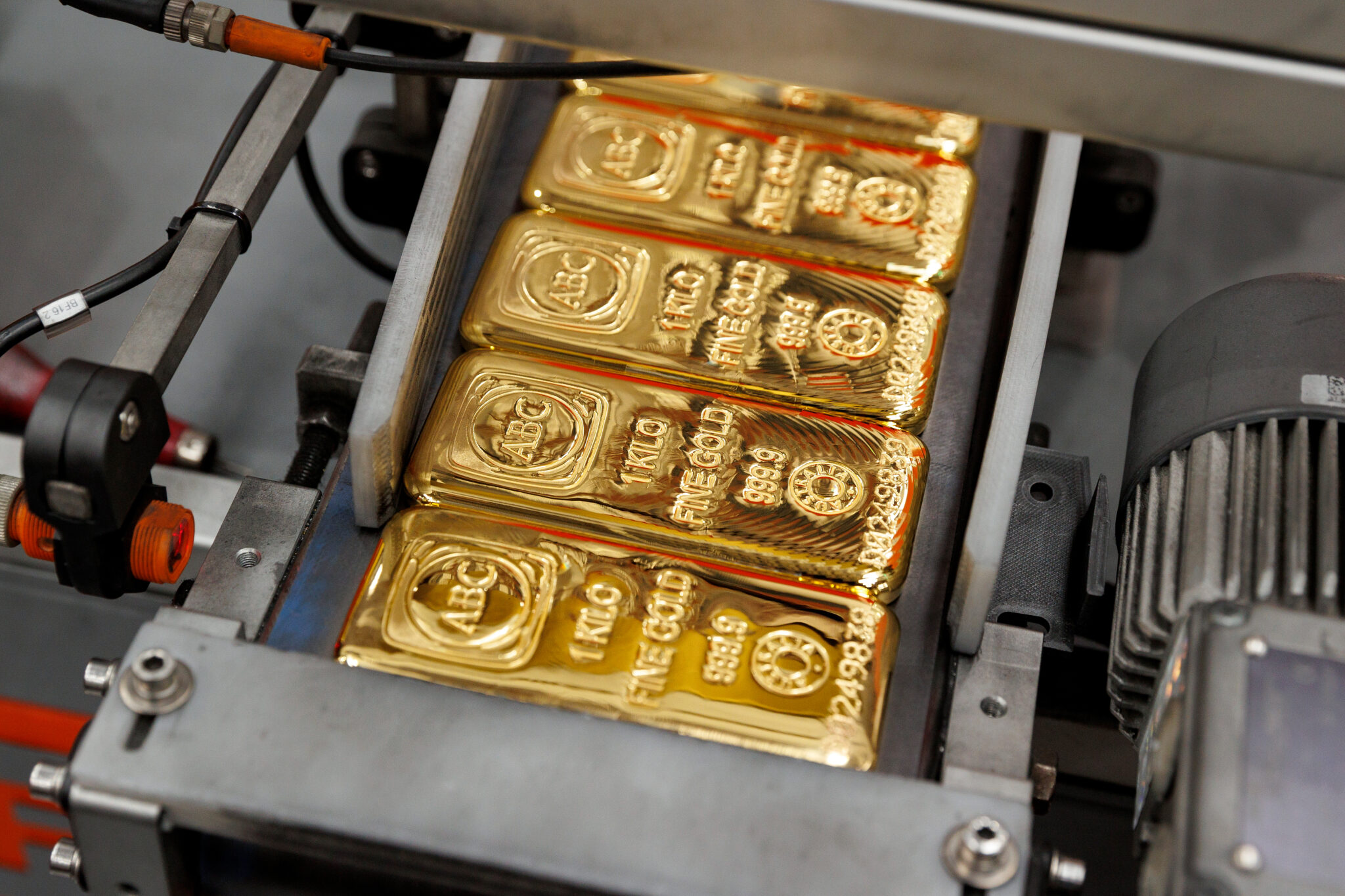Gold ‘trading like a meme stock’ sets up miners as levered bet - Moneyweb