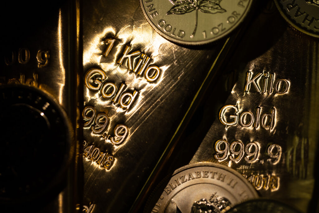 Gold hits a fresh record high as key US jobs data weakens - Moneyweb