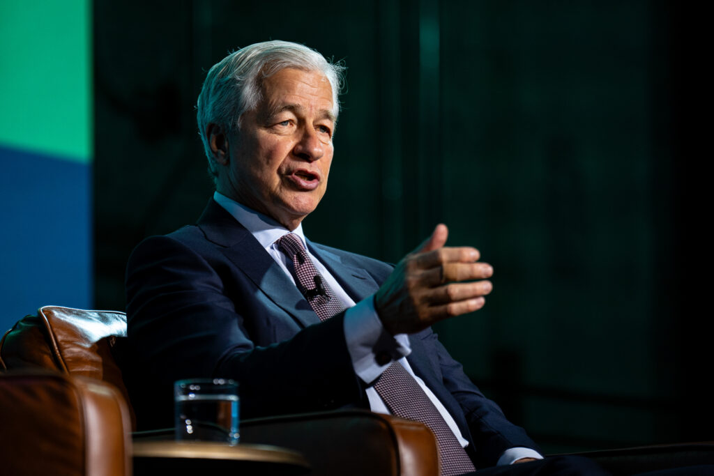 Dimon says US economy is weakening after record BLS revision - Moneyweb