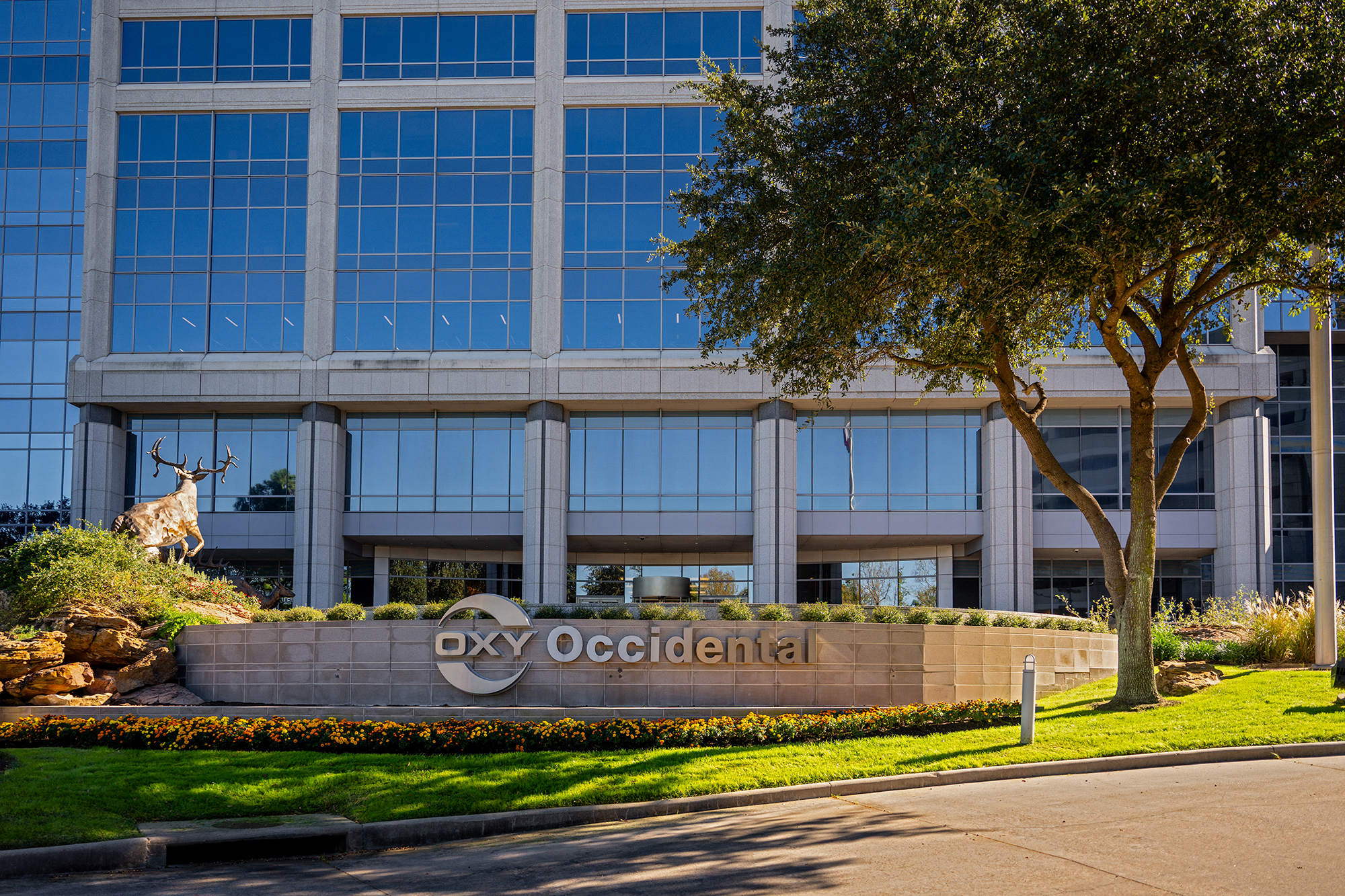 Buffett’s Berkshire nears deal to buy OxyChem for $10bn - Moneyweb
