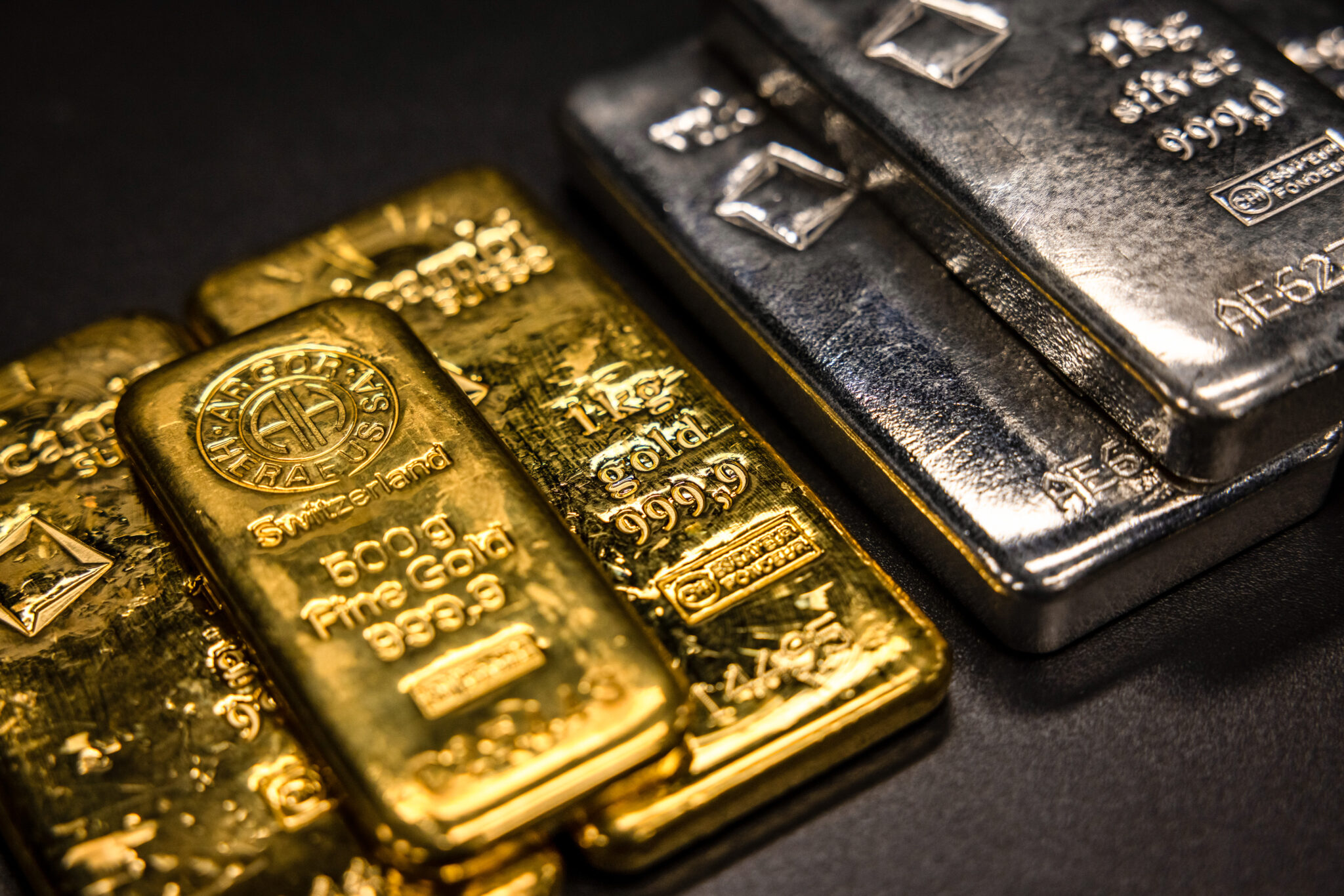Gold and silver plunge as Iran war damps rate-cut hopes - Moneyweb