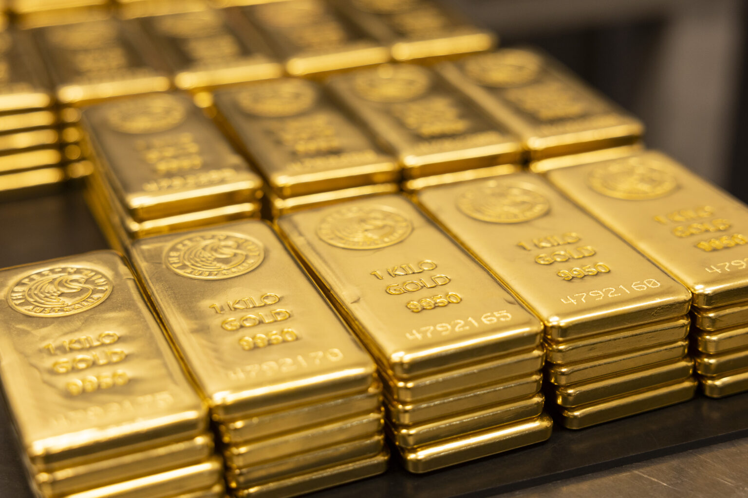Gold edges up as traders weigh weak US jobs data, Fed comments - Moneyweb