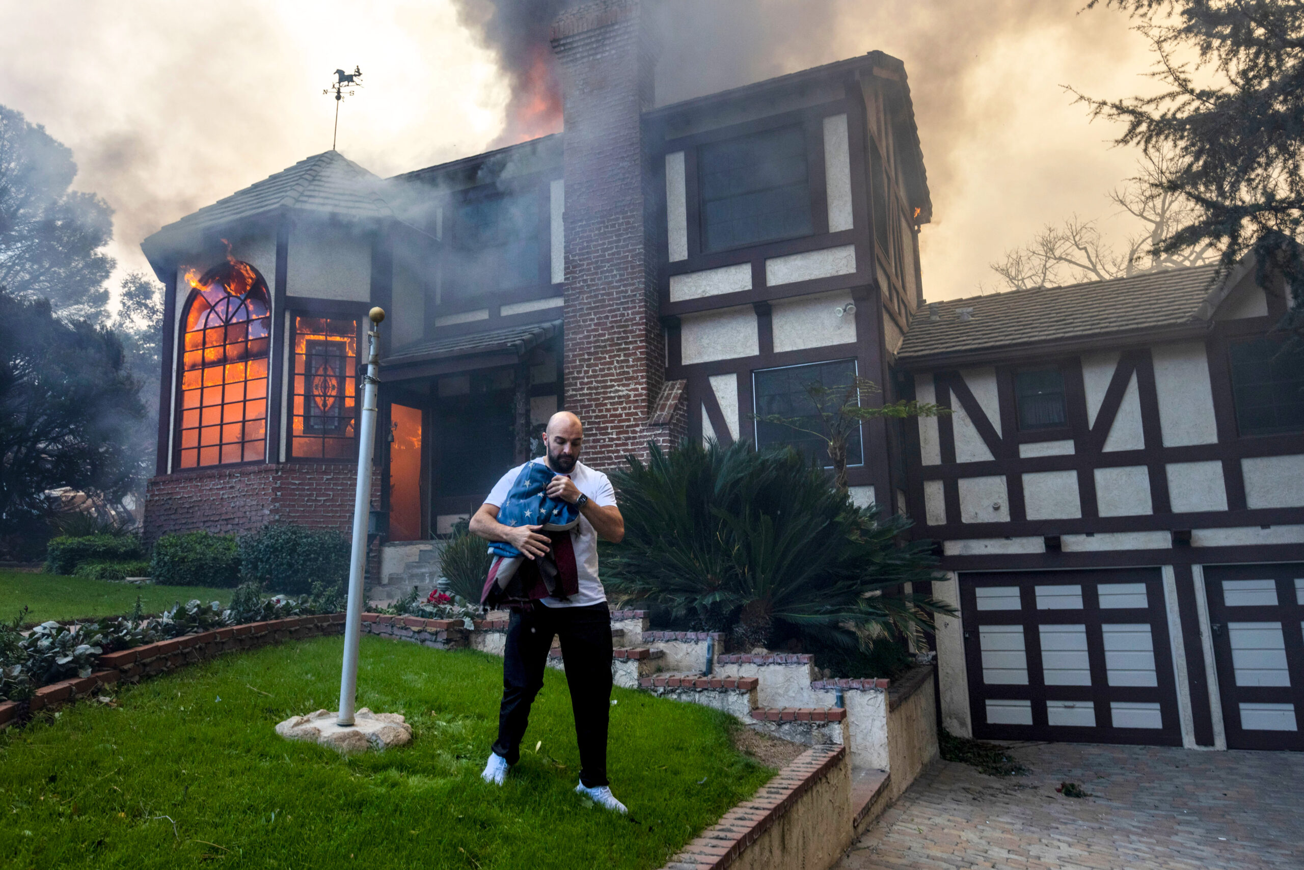 Wildfires, chainsaws and a White House demolition: Photos that defined ...