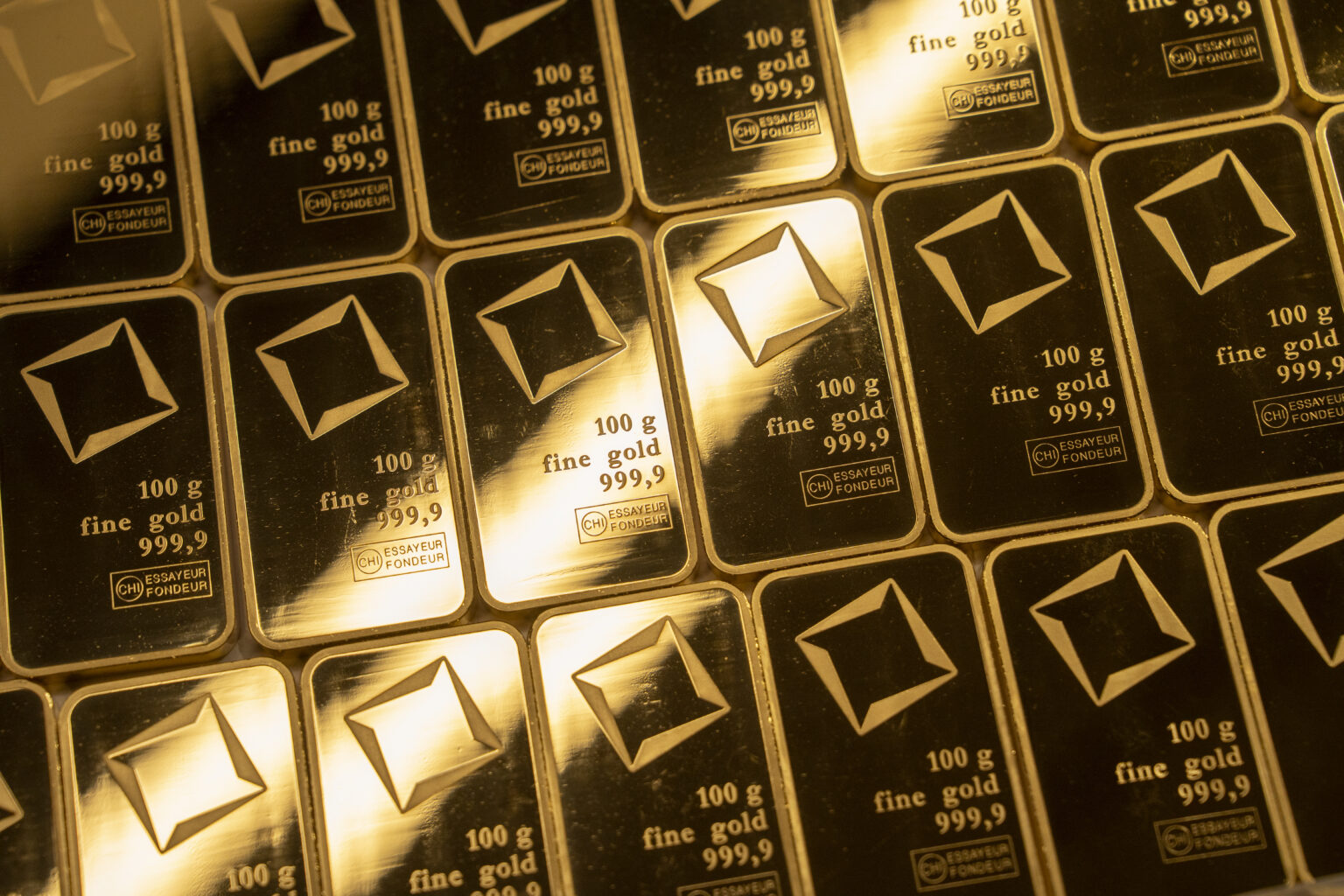 Gold heads for weekly gain as traders turn attention to US data - Moneyweb