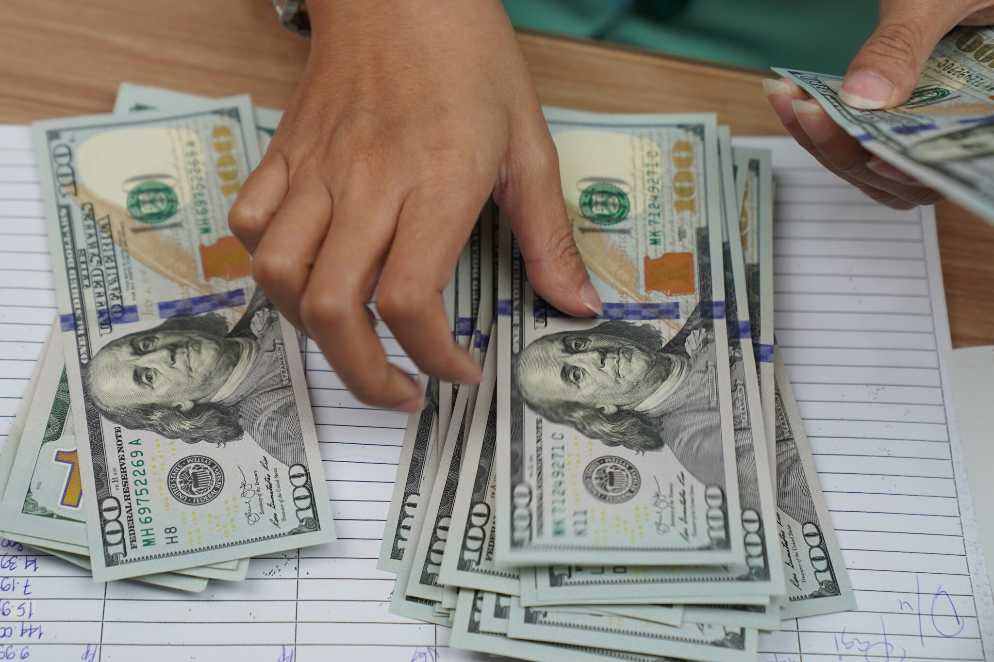 Trump deepens dollar woes, saying he’s not concerned about slump - Moneyweb