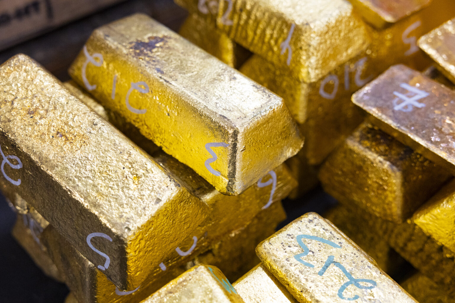 Gold slips as strong US jobs report dims rate-cut prospects - Moneyweb