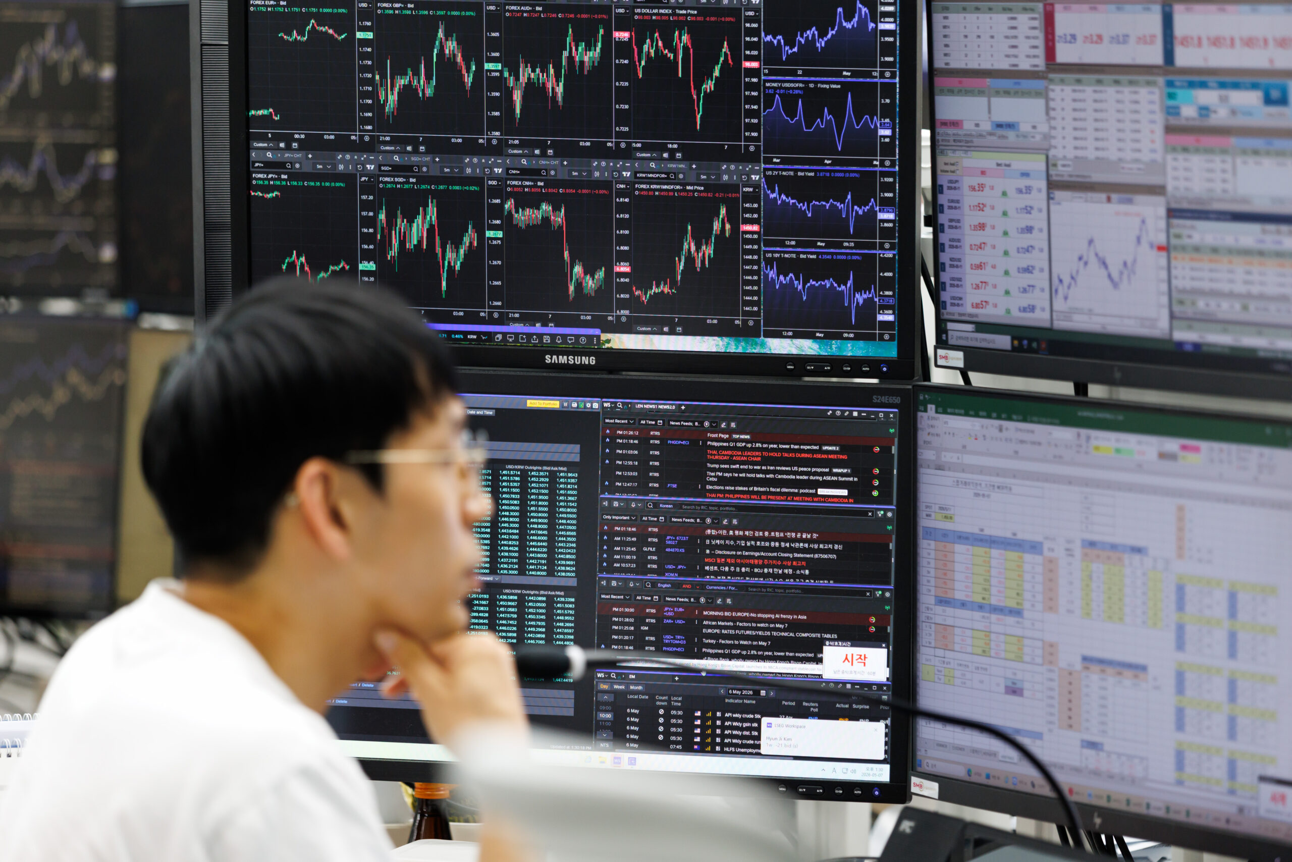 Tech leads gain in Asian stocks, oil climbs: Markets wrap - Moneyweb
