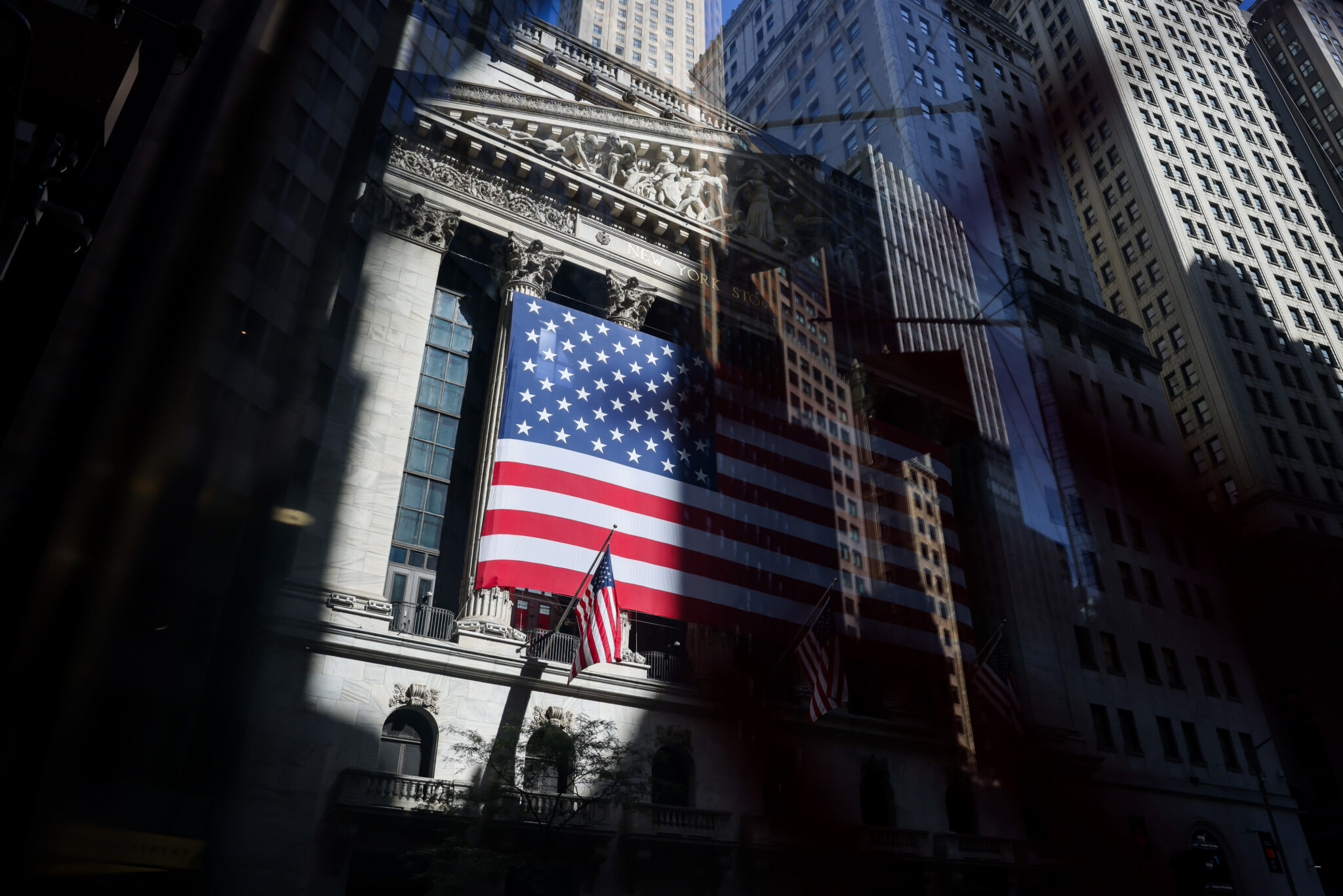 S&P 500 extends winning streak despite Iran war - Moneyweb