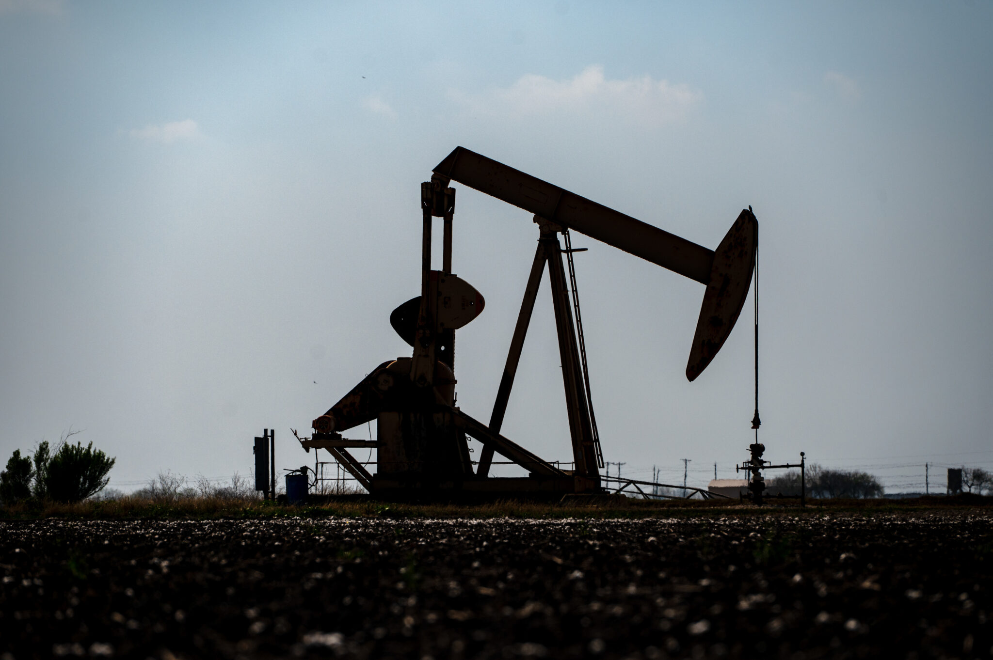 Oil steadies after first drop this week on peace talk optimism - Moneyweb