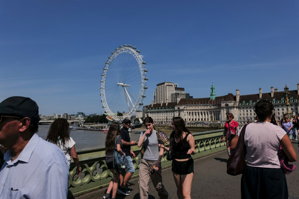 London heat wave triggers school closures and flash flooding - Moneyweb